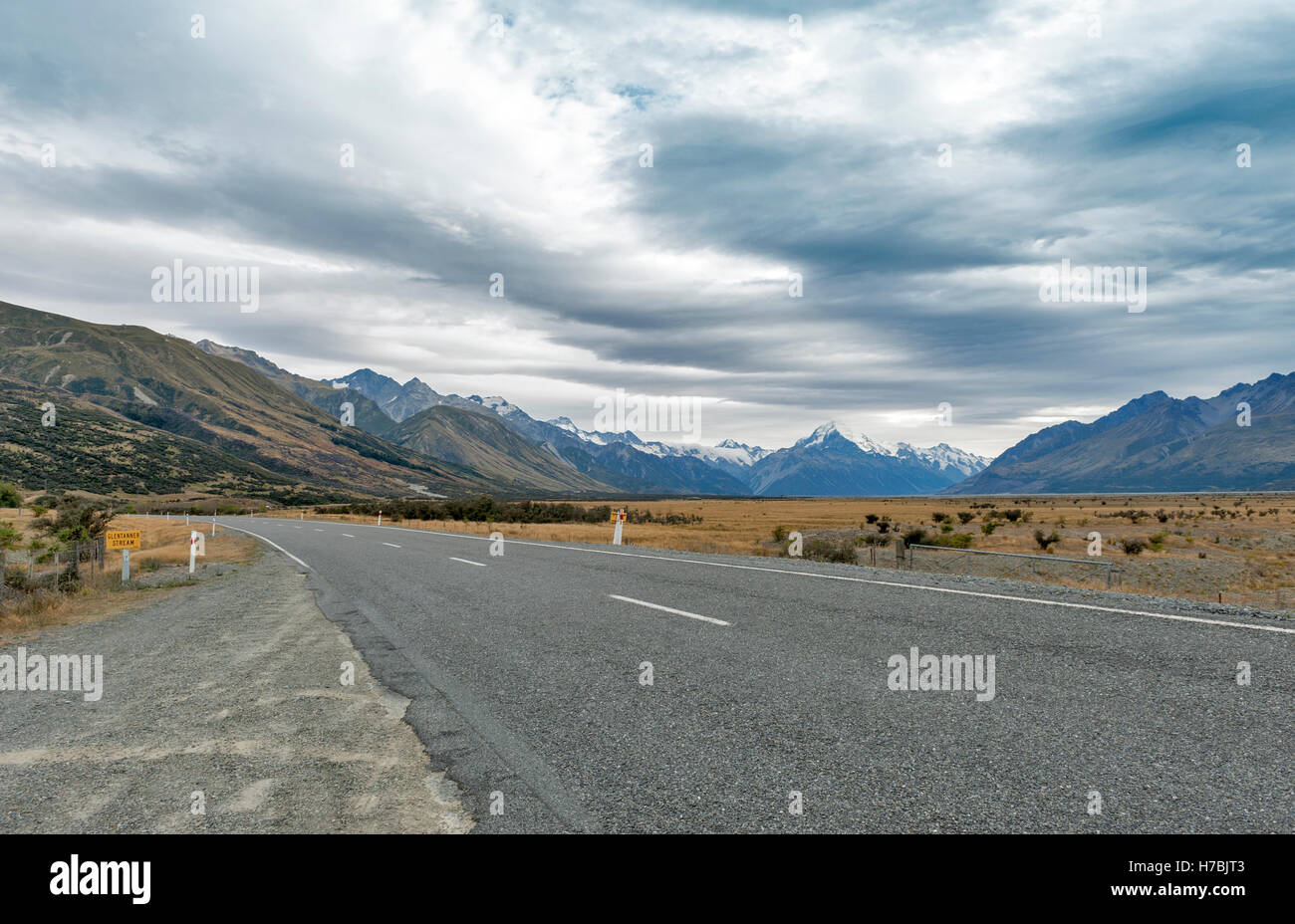 Mount Cook Road (State Highway 80) along the Tasman River leading to ...