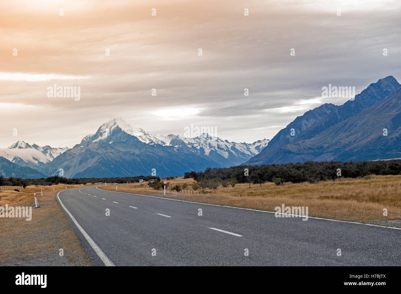 Mount Cook Road (State Highway 80) along the Tasman River leading to ...