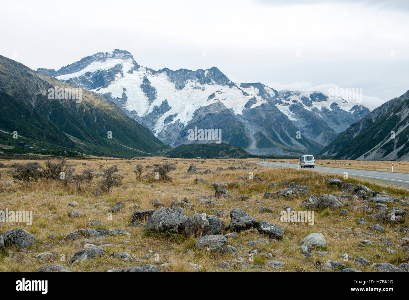 Mount Cook Road (State Highway 80) along the Tasman River leading to ...
