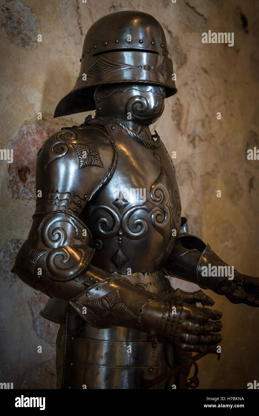 Old armour armor hi-res stock photography and images - Alamy
