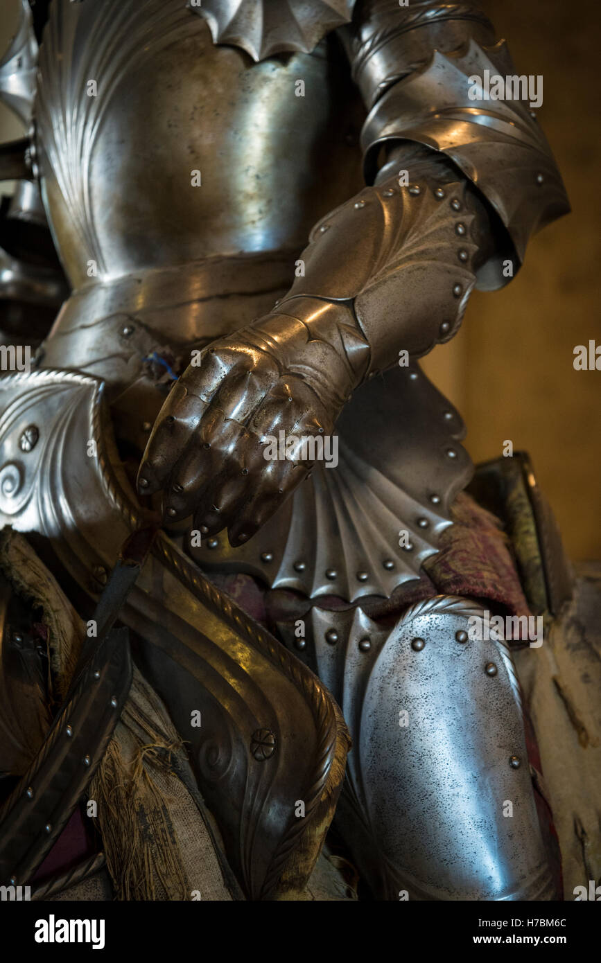 Knights armor hi-res stock photography and images - Alamy