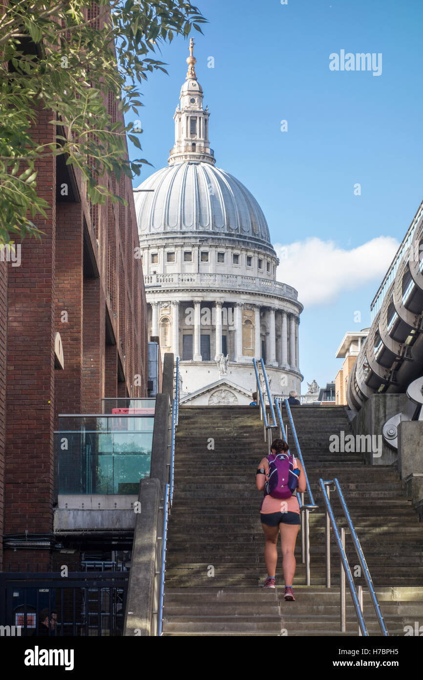 St pauls cathedral steps hi-res stock photography and images - Alamy