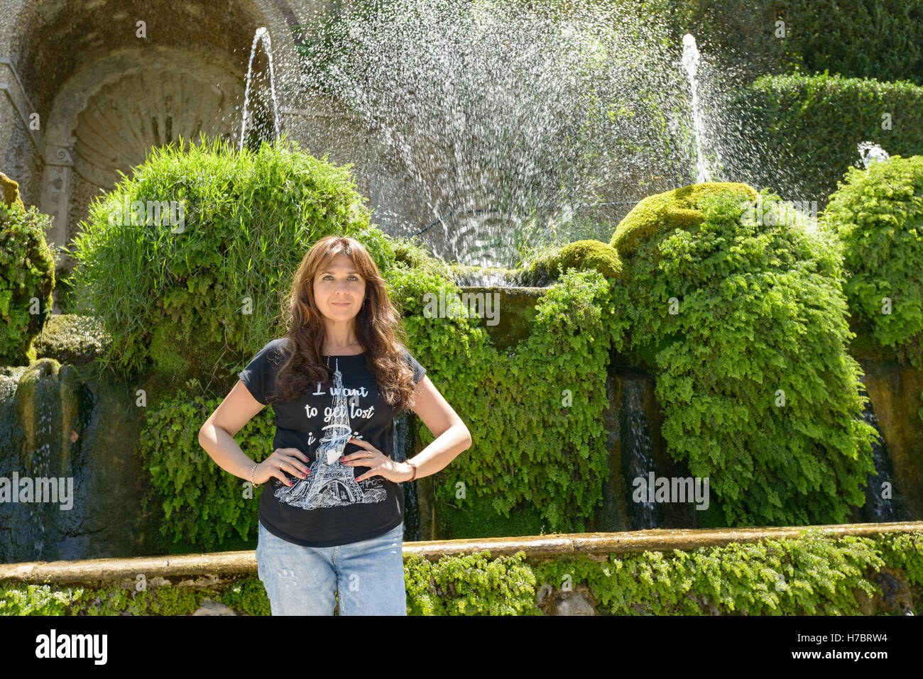 The girl in the fountain hi-res stock photography and images - Alamy