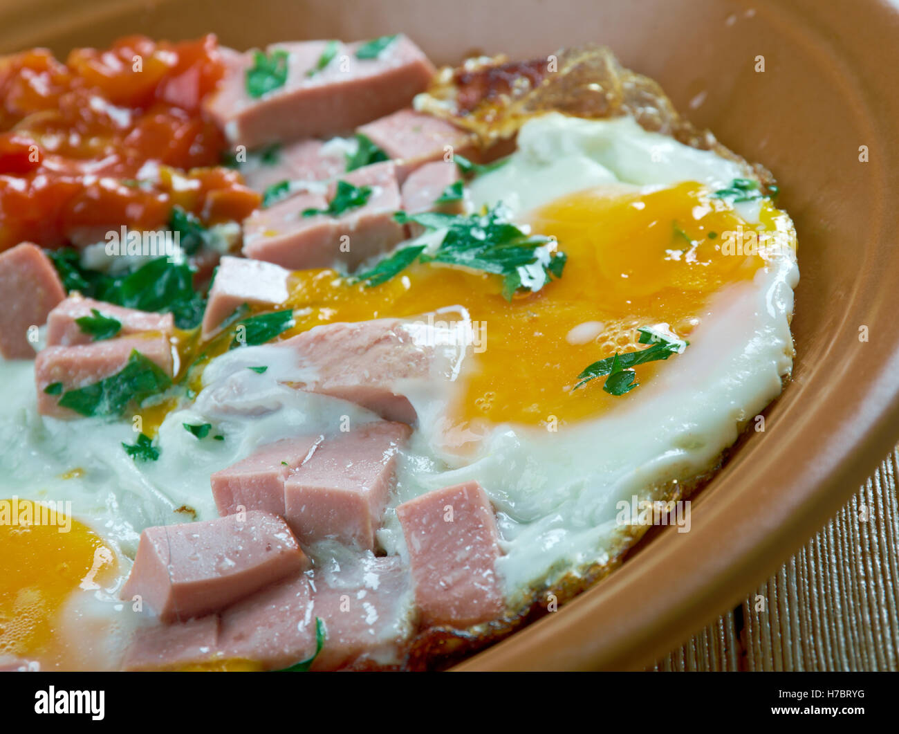 Full breakfast set - fried sausage, fried eggs, vegetable salad Stock ...