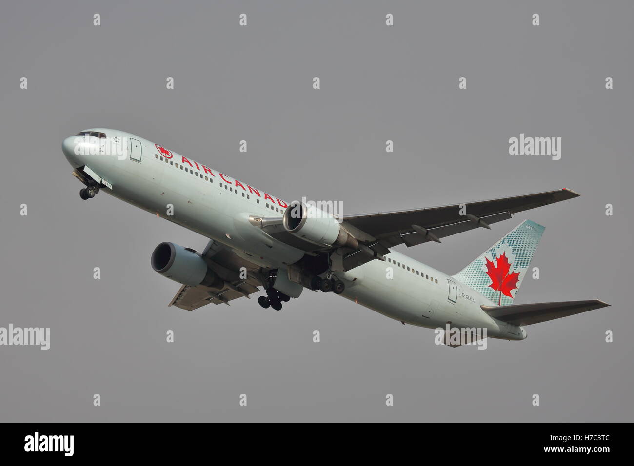 Air Canada Boeing 767-300ER C-GLCA departing from London Heathrow ...