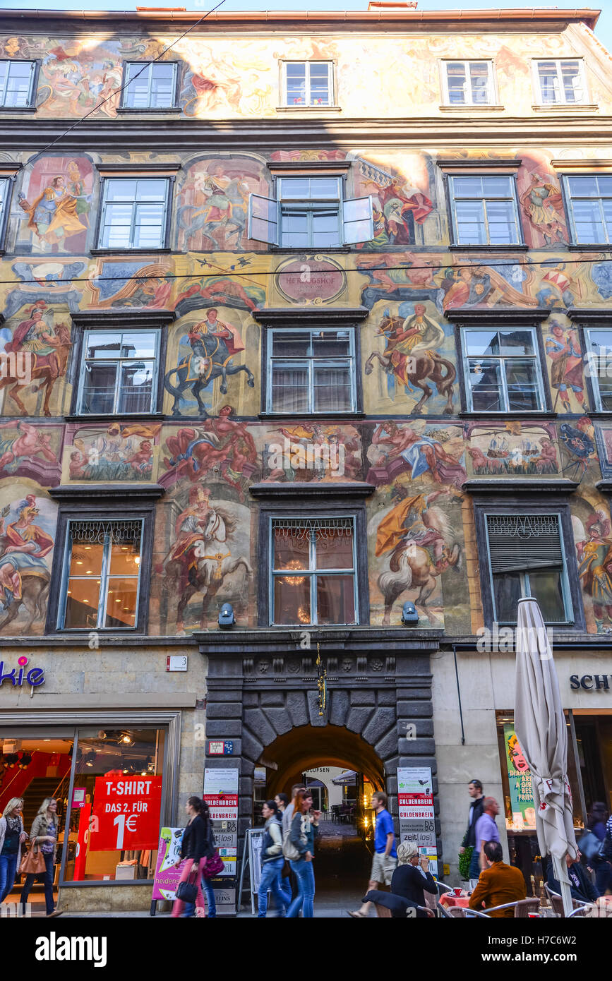 Painted building hi-res stock photography and images - Alamy