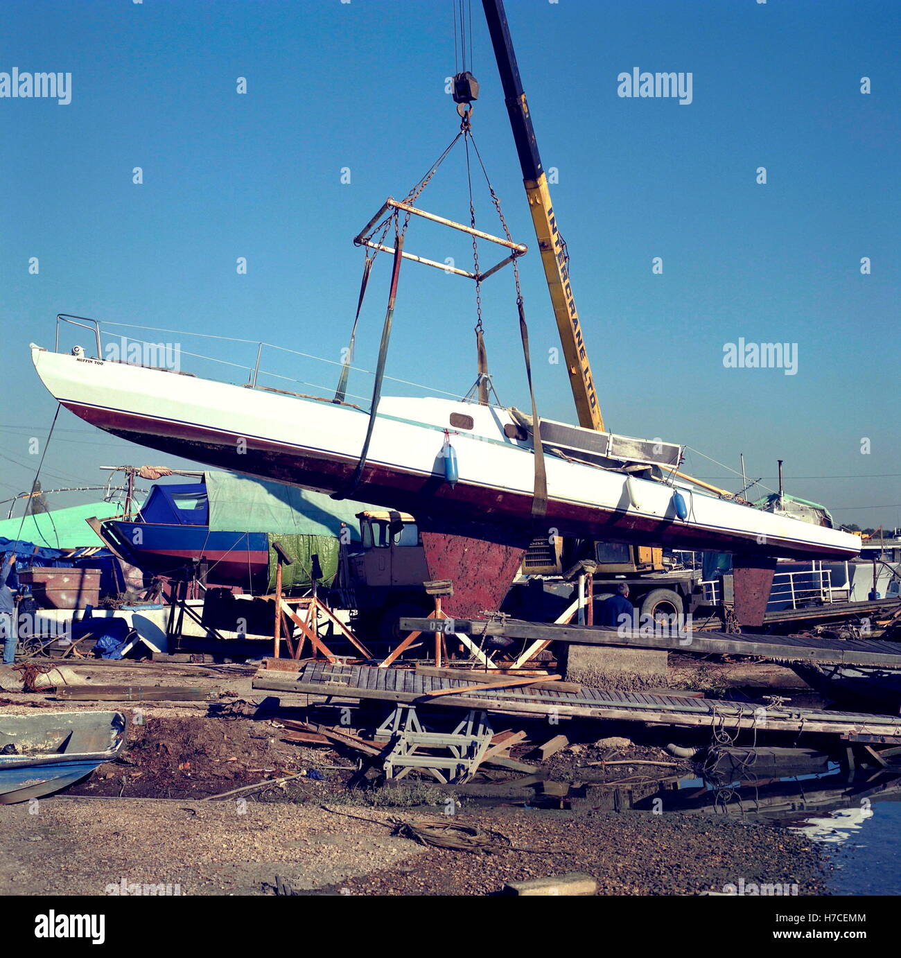AJAXNETPHOTO. MAY, 1999. HAMBLE RIVER, ENGLAND. - PIPE DESIGN - THE ...