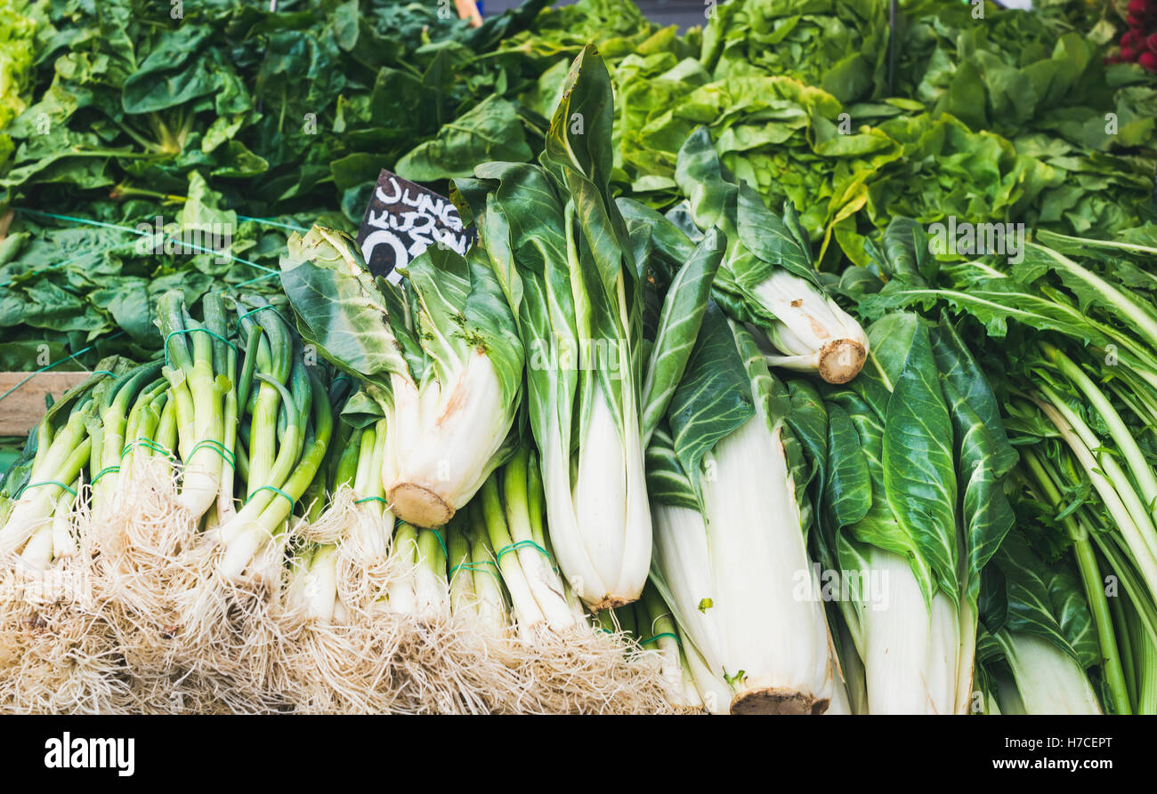Green grocery stall hi-res stock photography and images - Alamy