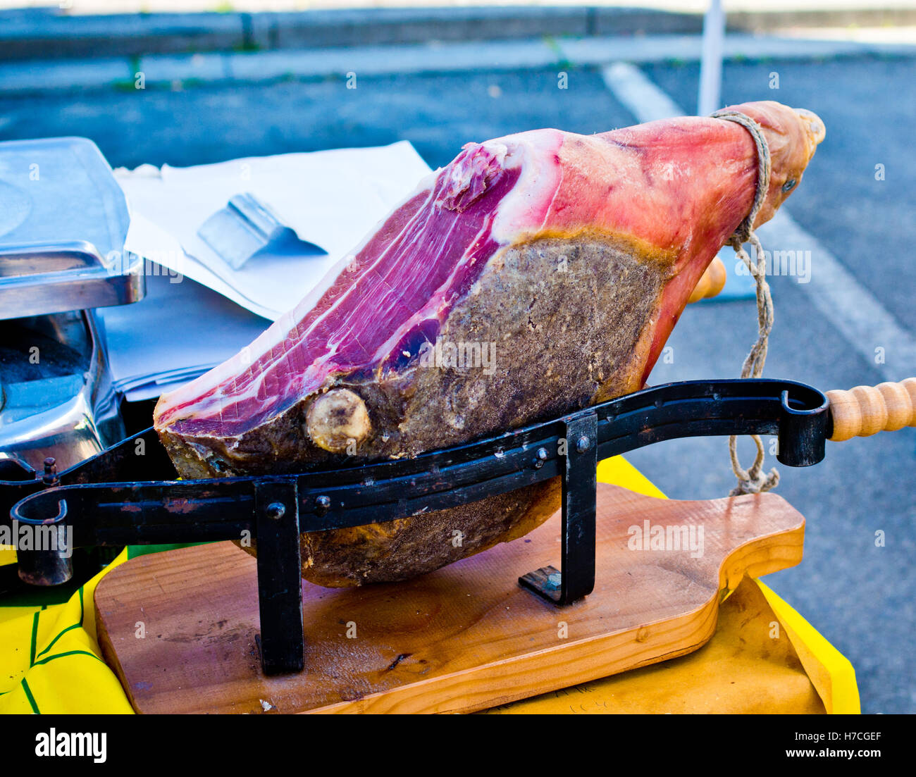 Italian prosciutto jamon leg served hi-res stock photography and images ...