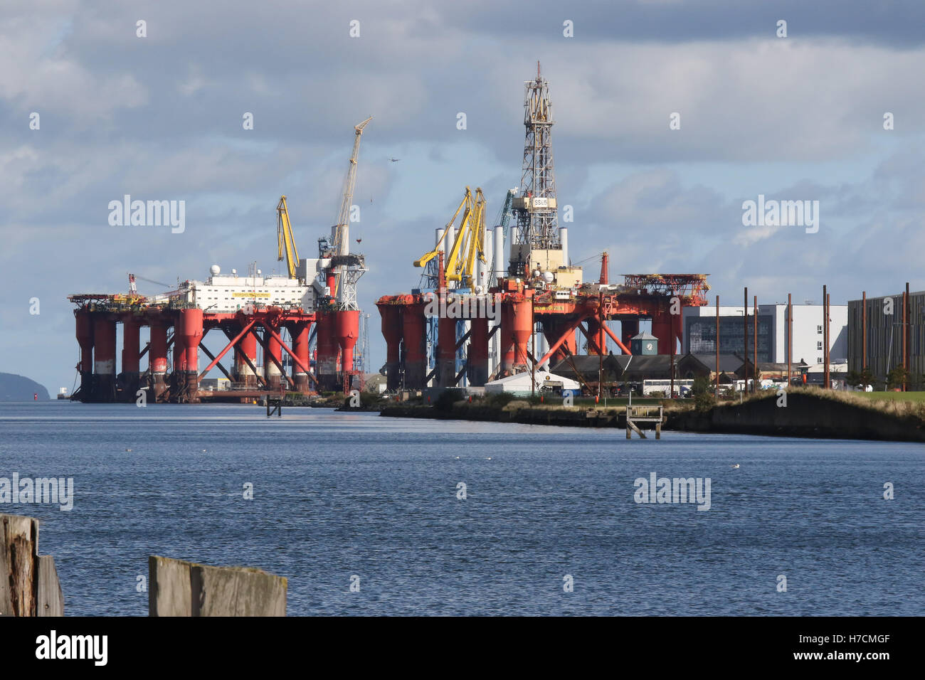 Drilling rigs in belfast harbour hi-res stock photography and images ...