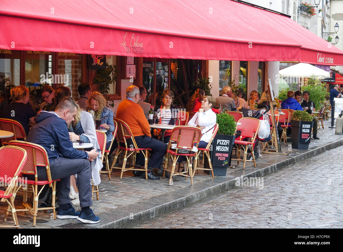 Paris style street cafe on Montmartre hill Stock Photo - Alamy