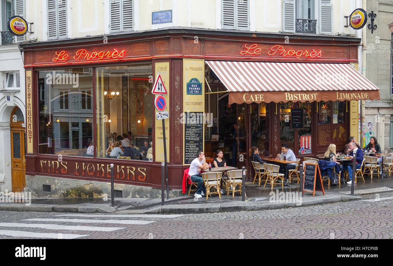 Beautiful street cafe in Paris Stock Photo - Alamy