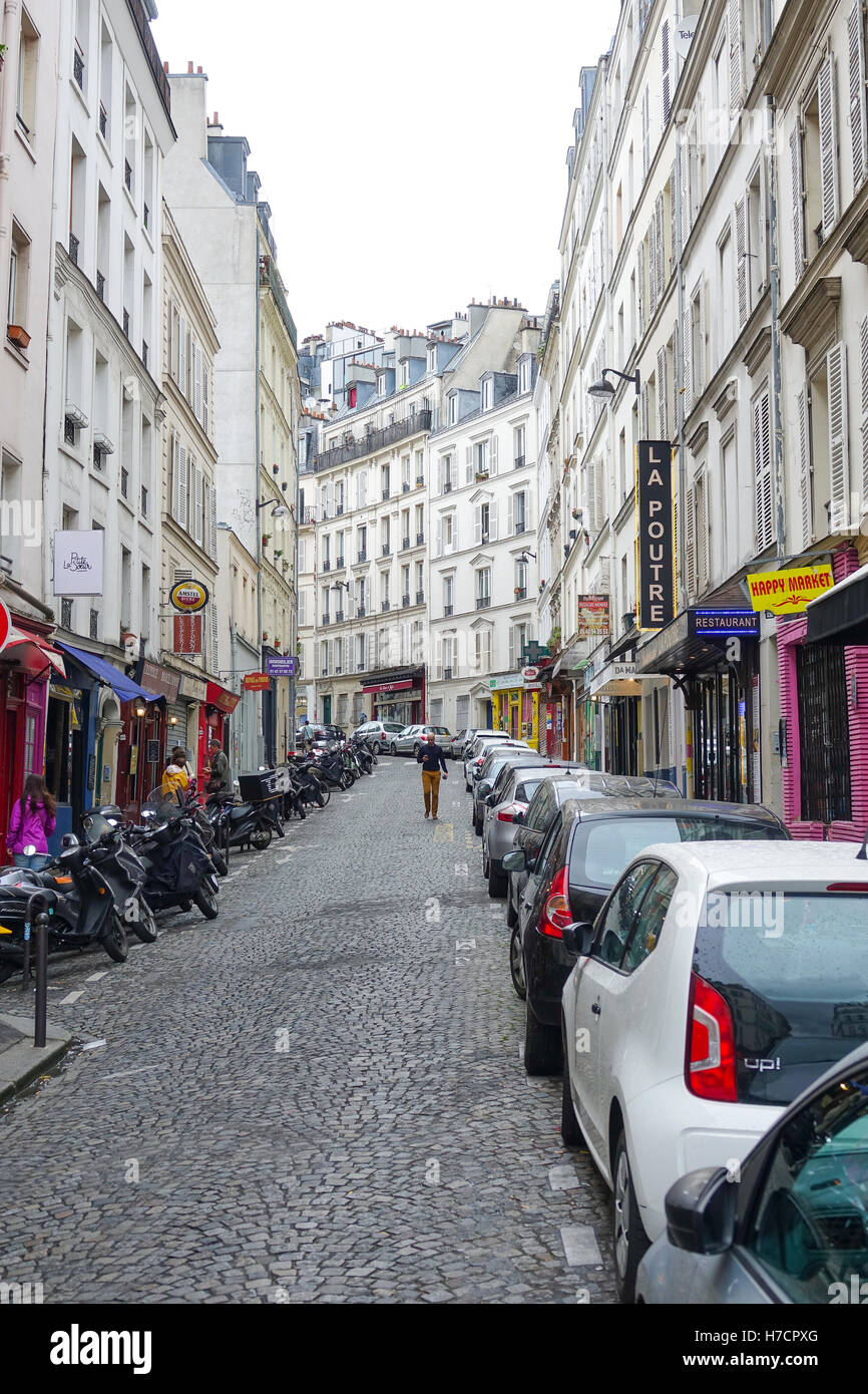 A narrow lane at Montmartre Paris Stock Photo - Alamy