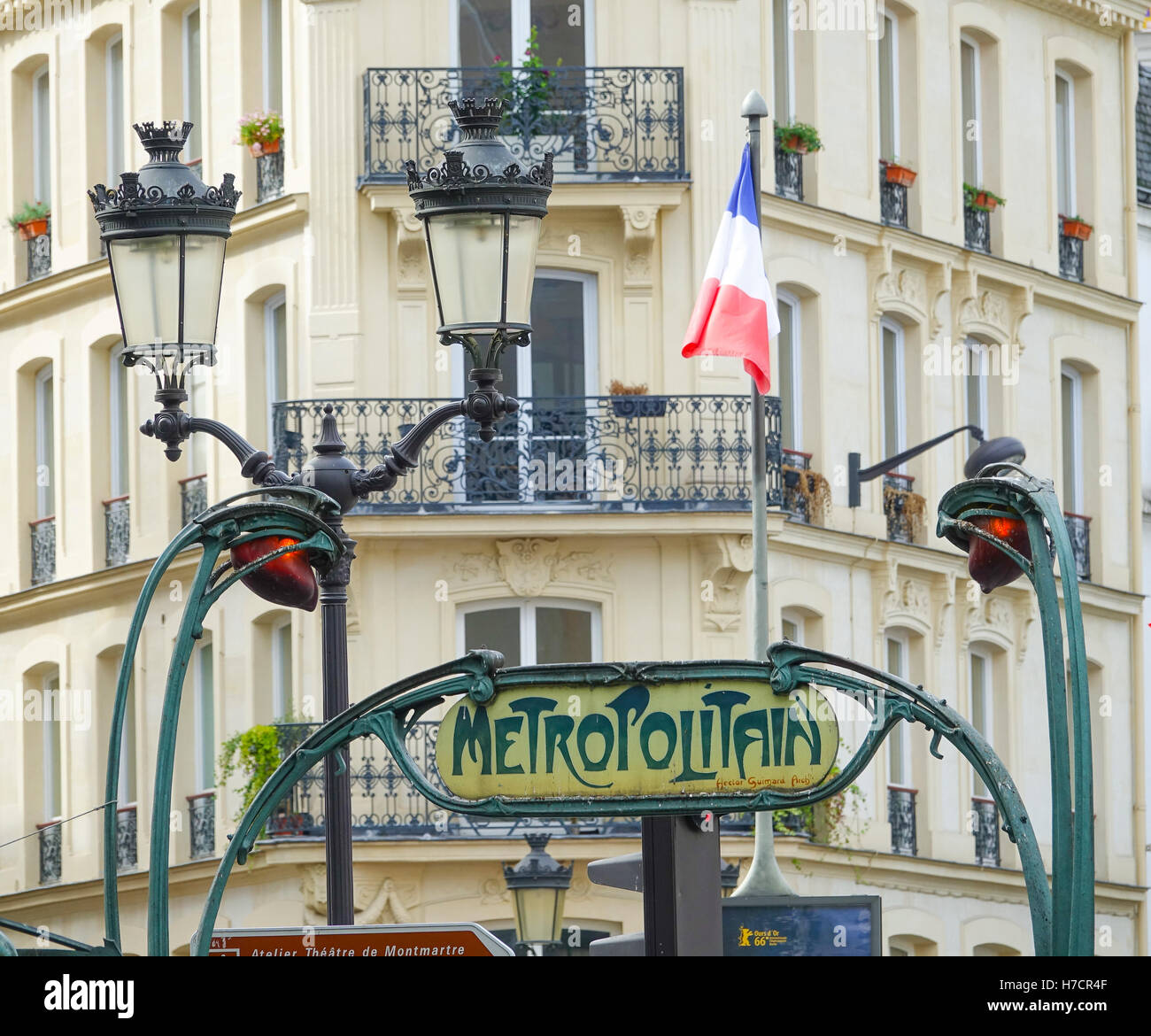 Paris subway - Metropoliotain underground station Stock Photo - Alamy