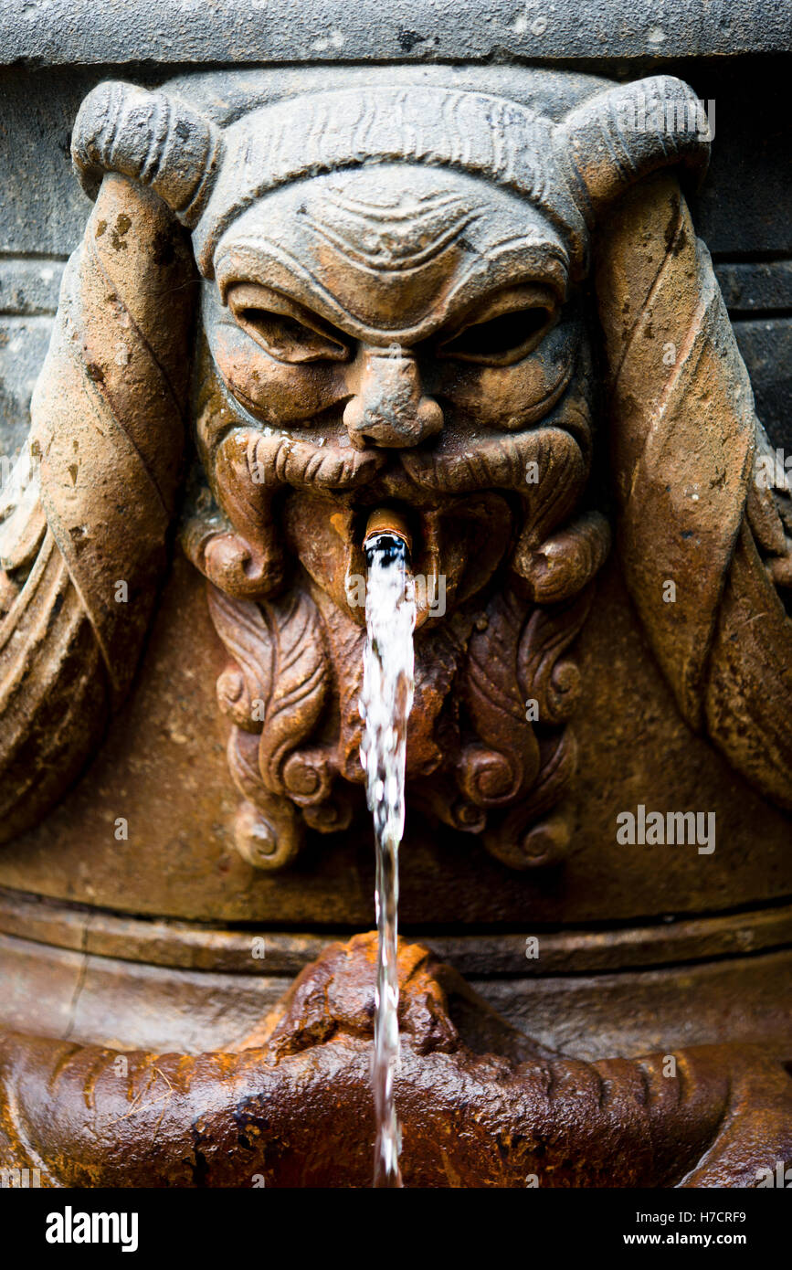 Oriental face hi-res stock photography and images - Alamy