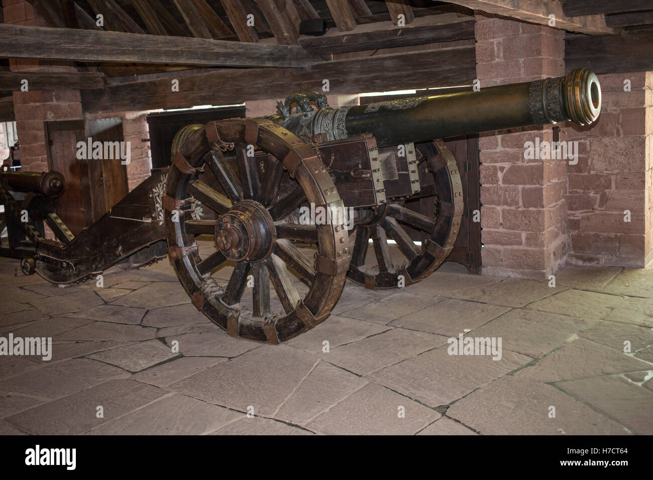 Medieval canons hi-res stock photography and images - Alamy