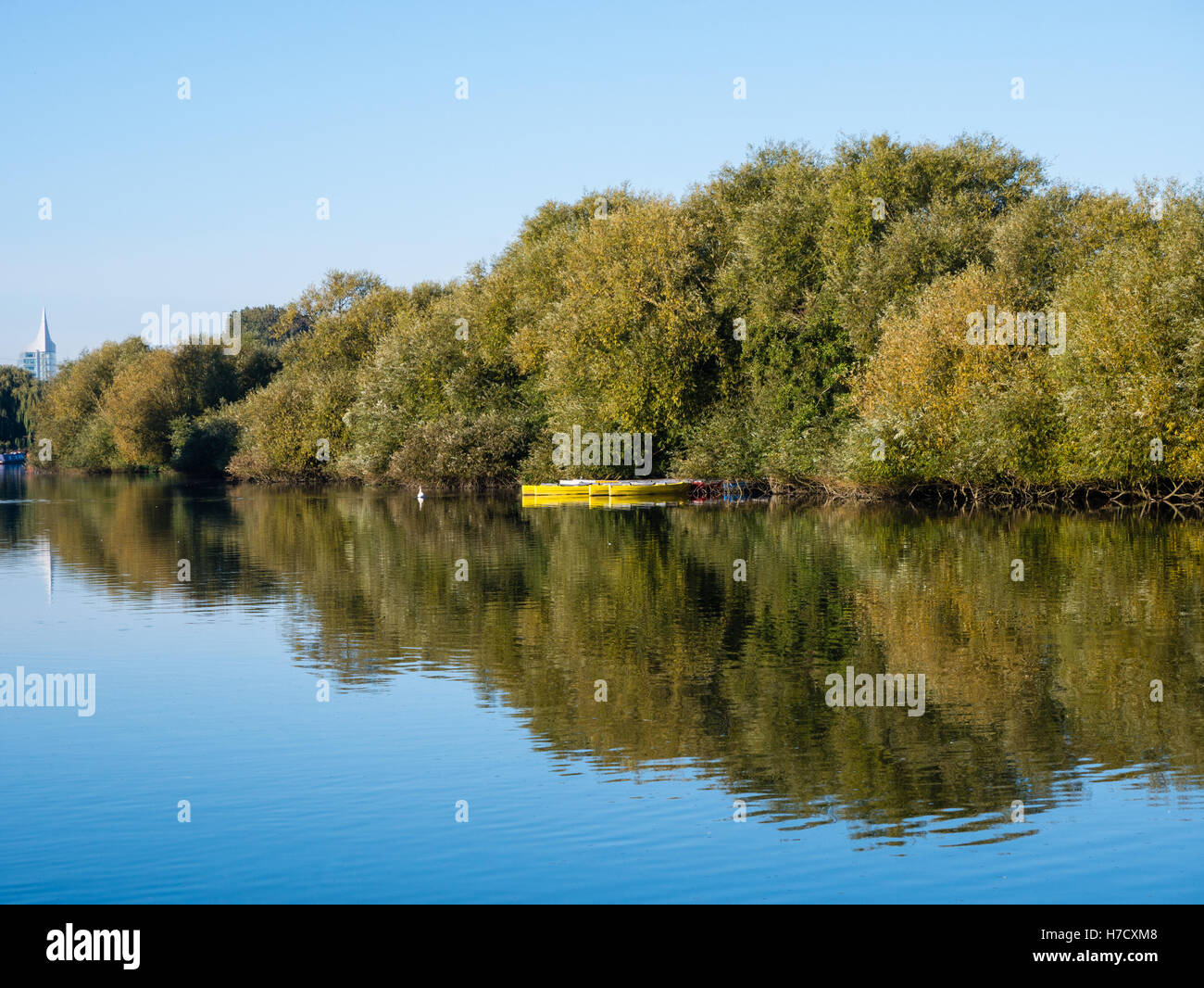 Thames valley park nature reserve hi-res stock photography and images ...
