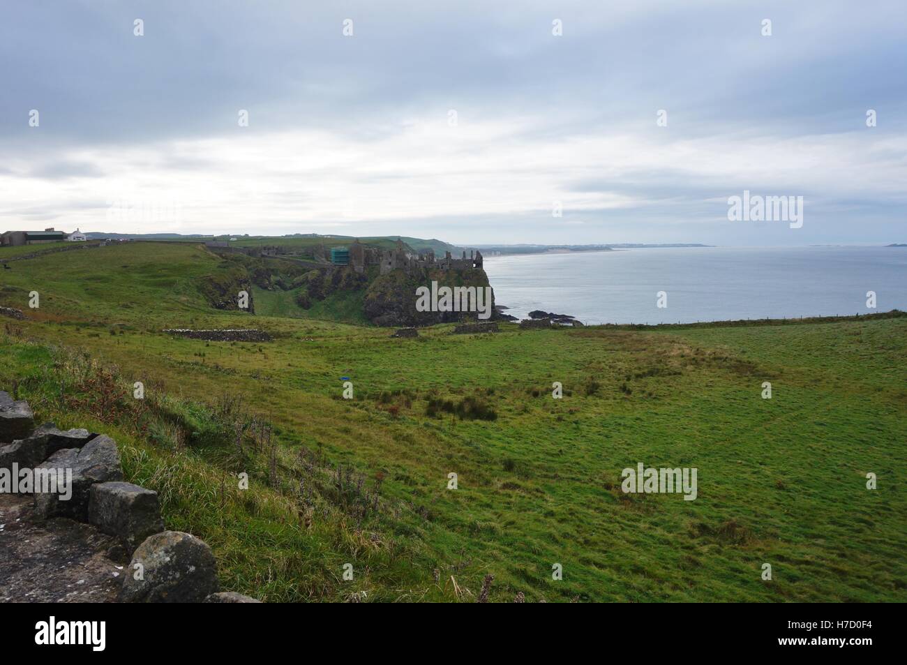 Irish castle on edge of cliff hi-res stock photography and images - Alamy
