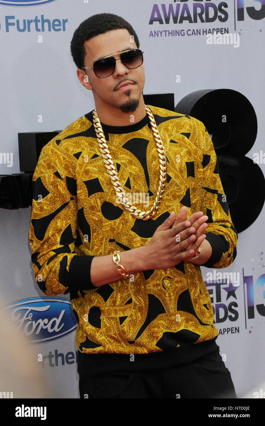 J cole rapper hi-res stock photography and images - Alamy