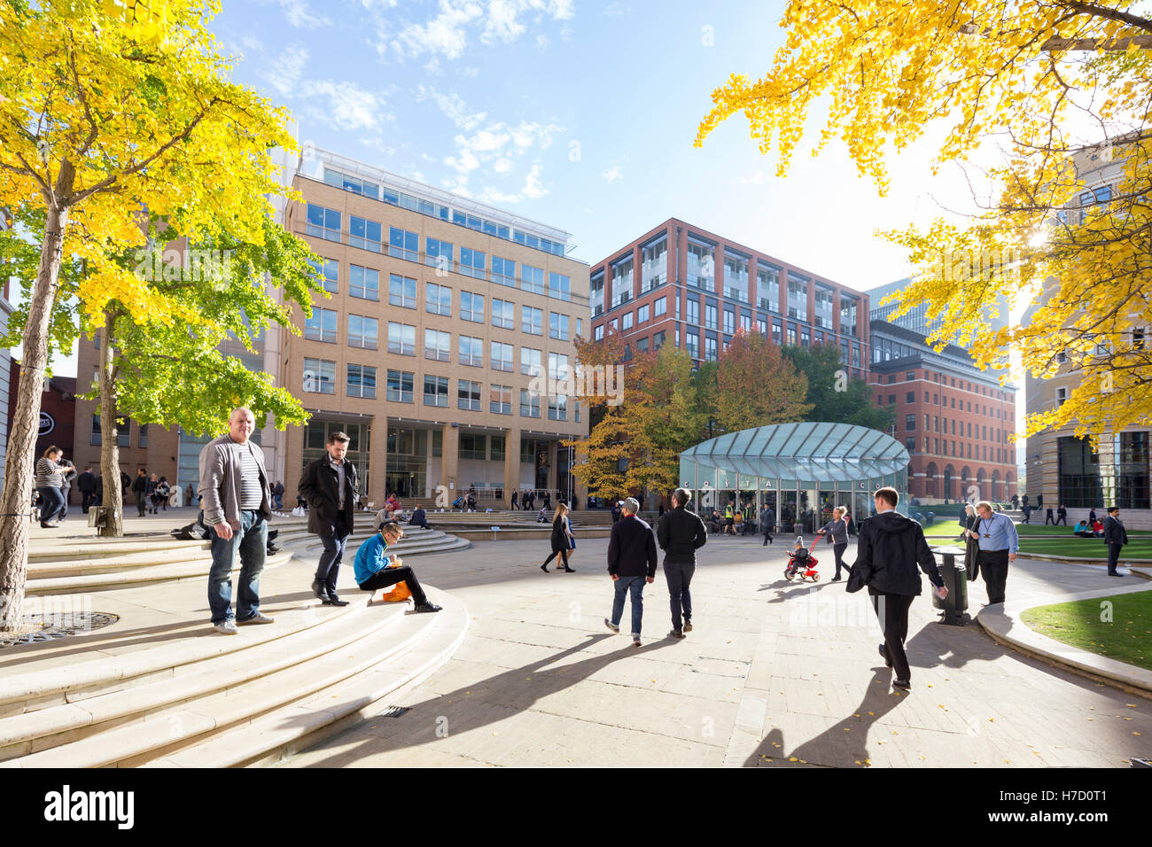 Central square shopping centre hi-res stock photography and images - Alamy