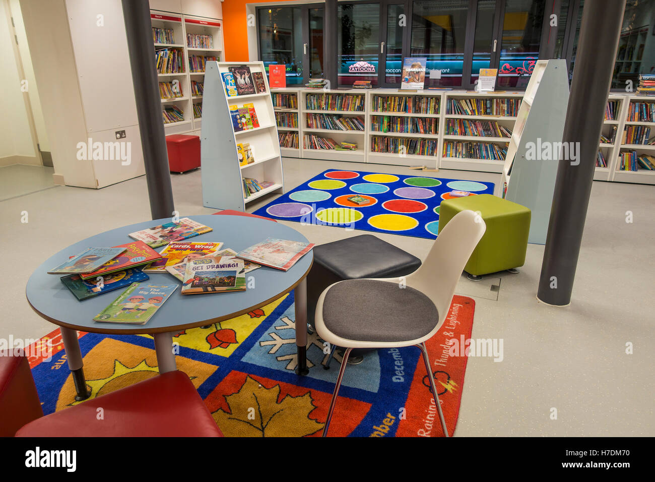 Childrens book hi-res stock photography and images - Alamy