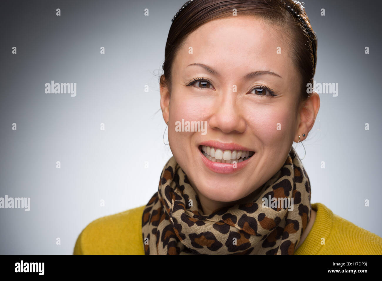 Headshot asian woman hi-res stock photography and images - Alamy