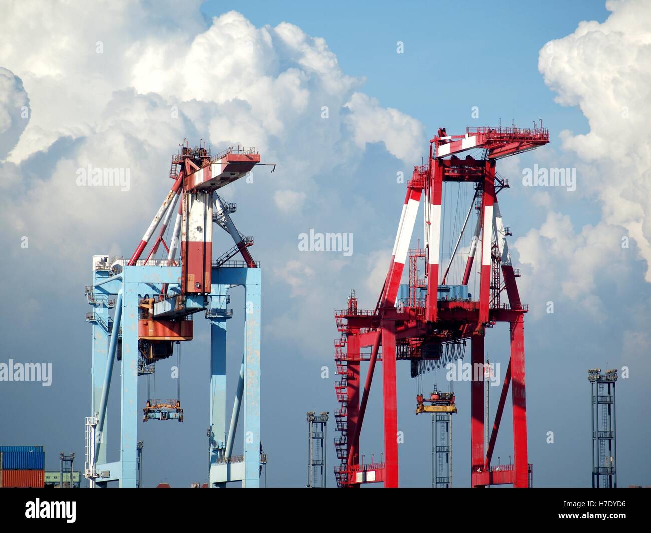 Two crane beams hi-res stock photography and images - Alamy