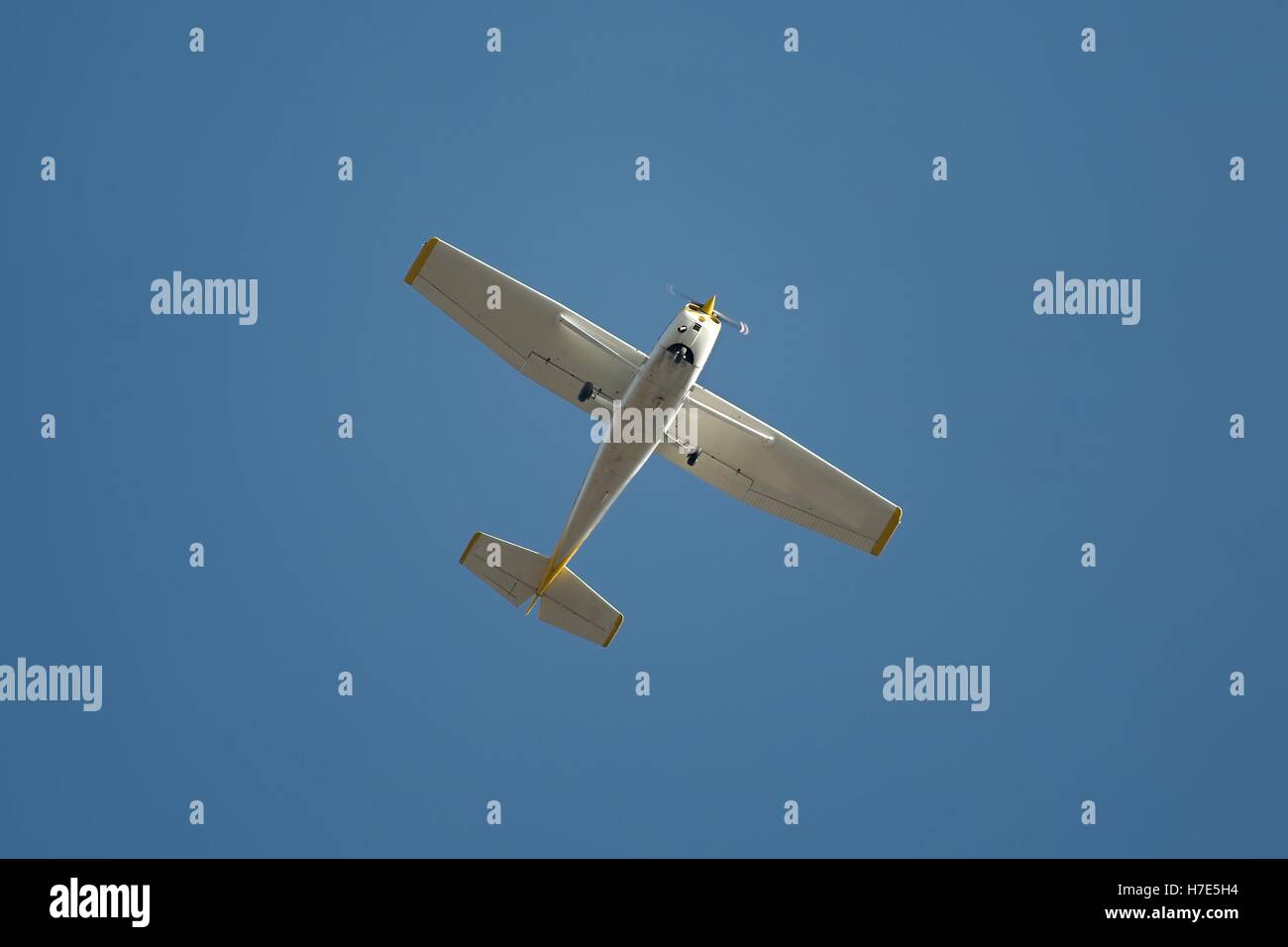 Plane belly hi-res stock photography and images - Alamy