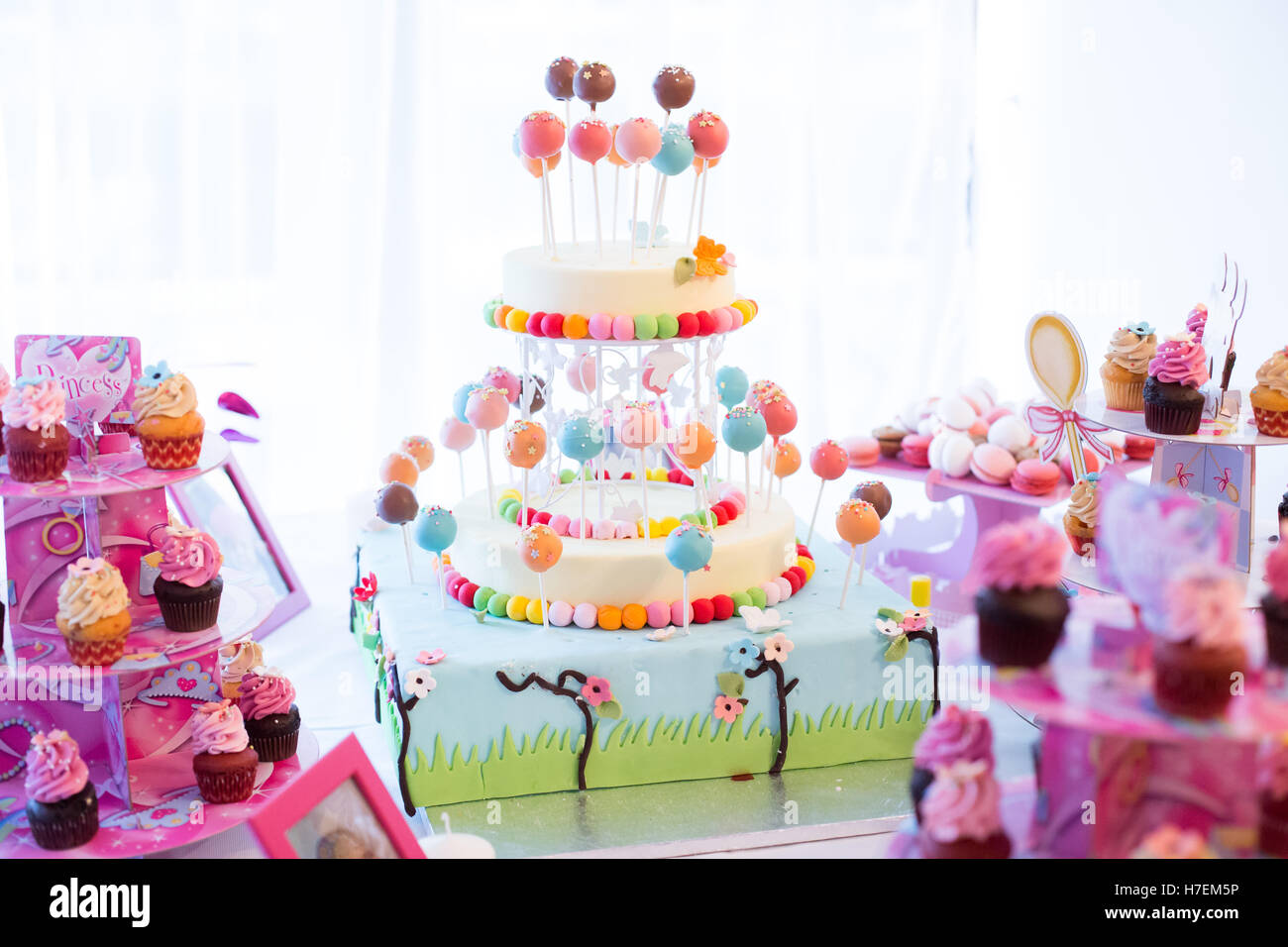 Candy bar on table at party Stock Photo - Alamy