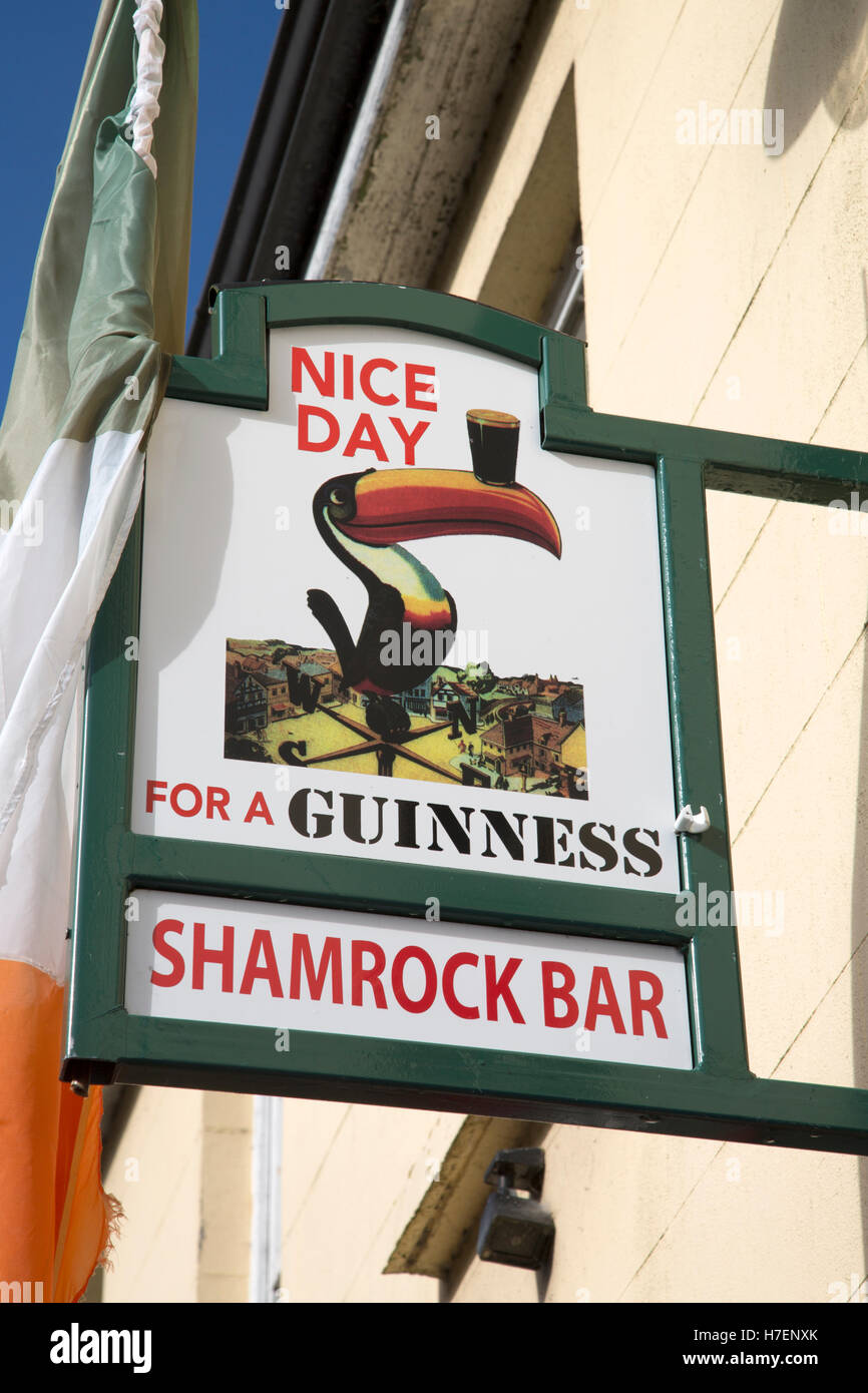 Shamrock irish bar hi-res stock photography and images - Alamy