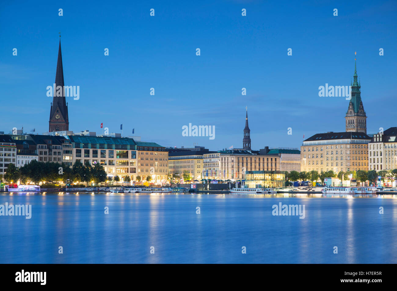 Hamburg germany skyline hi-res stock photography and images - Alamy