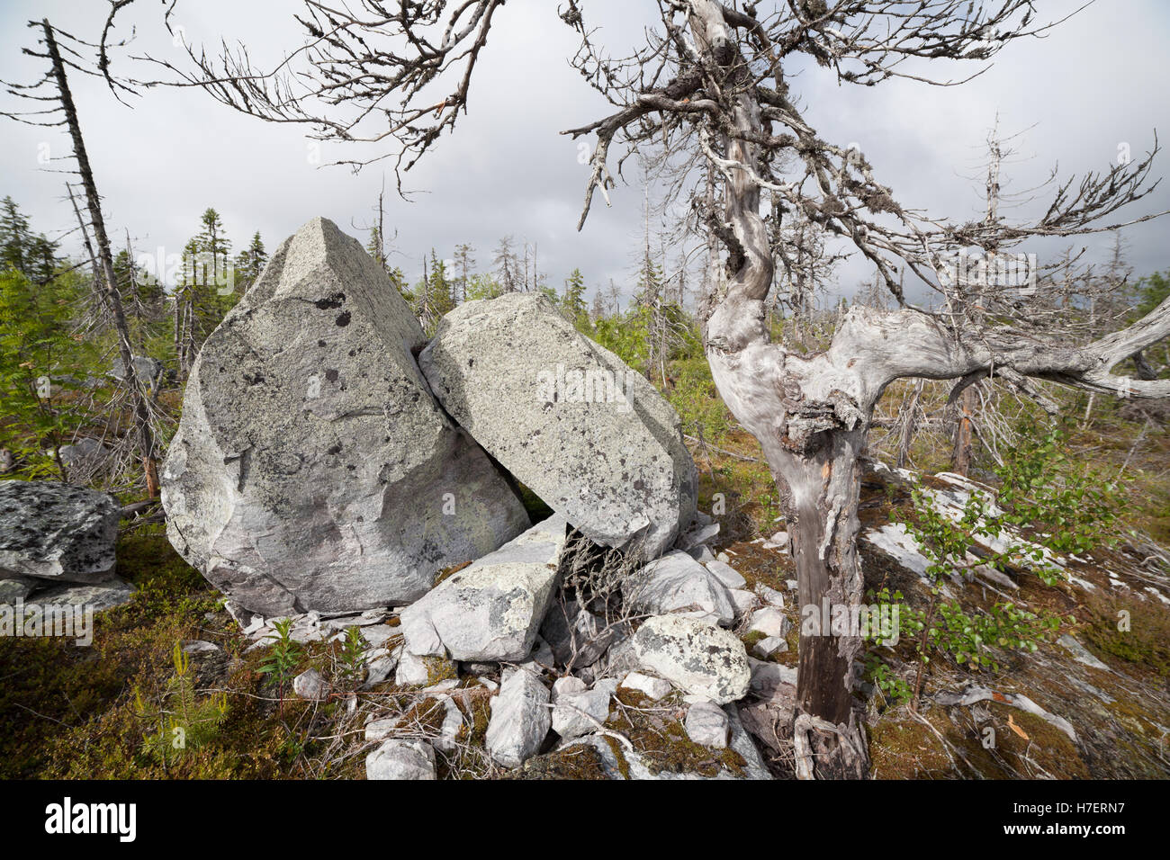 Broken boulder hi-res stock photography and images - Alamy