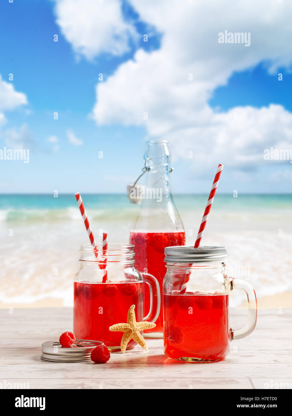 Summer drinks at the beach Stock Photo - Alamy