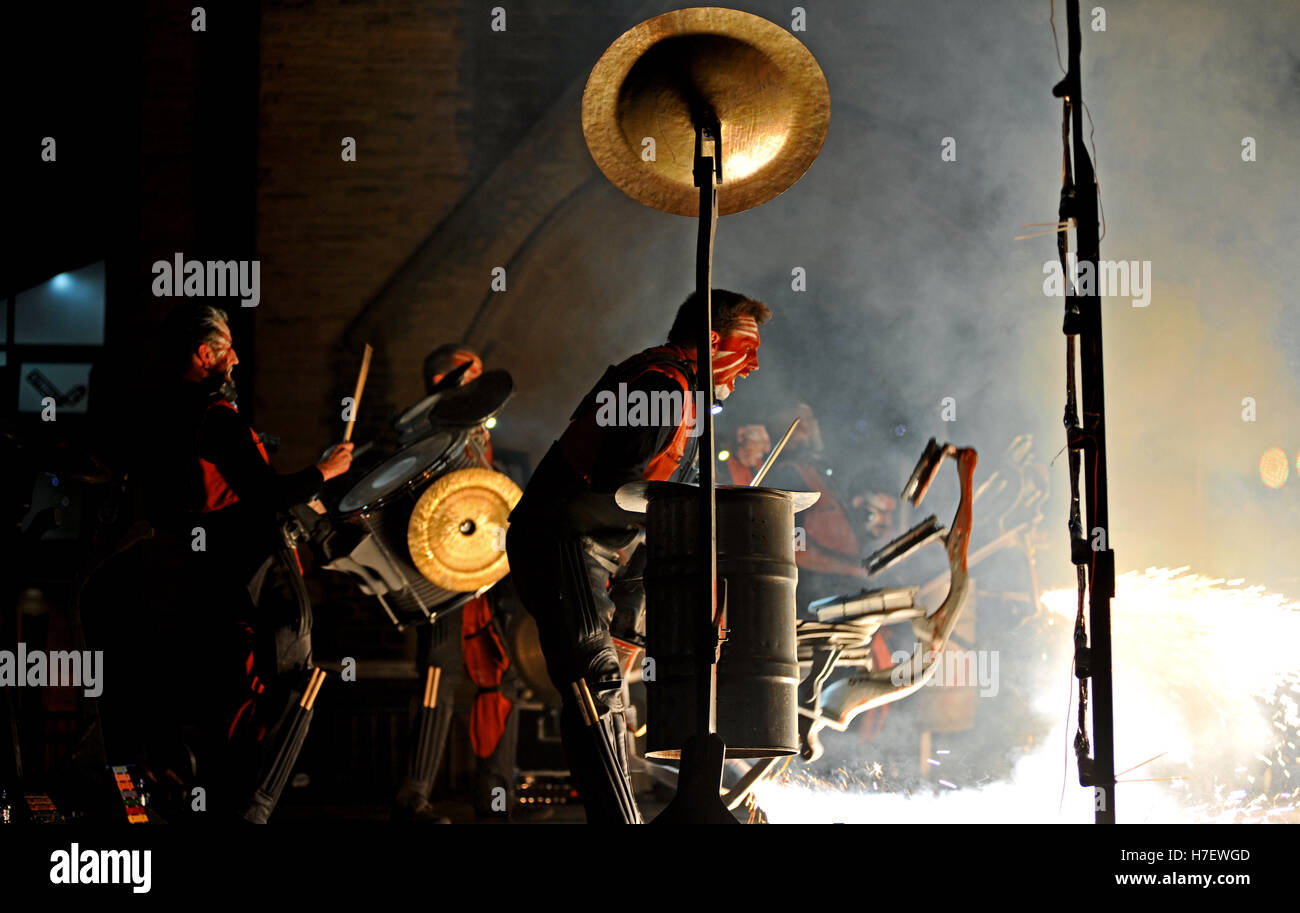 drummers performing in concert Stock Photo - Alamy