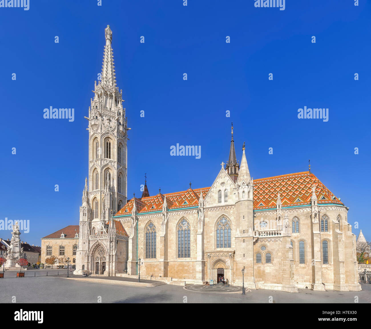 The Matthias Church Szentharomsag (Holy Trinity) square Stock Photo - Alamy