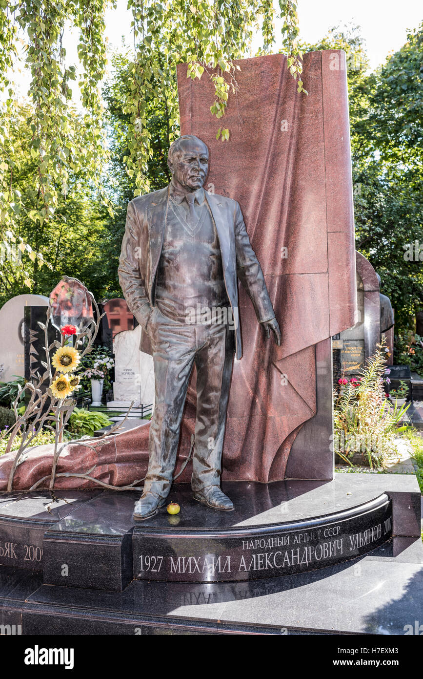 Novodevichy cemetery hi-res stock photography and images - Alamy