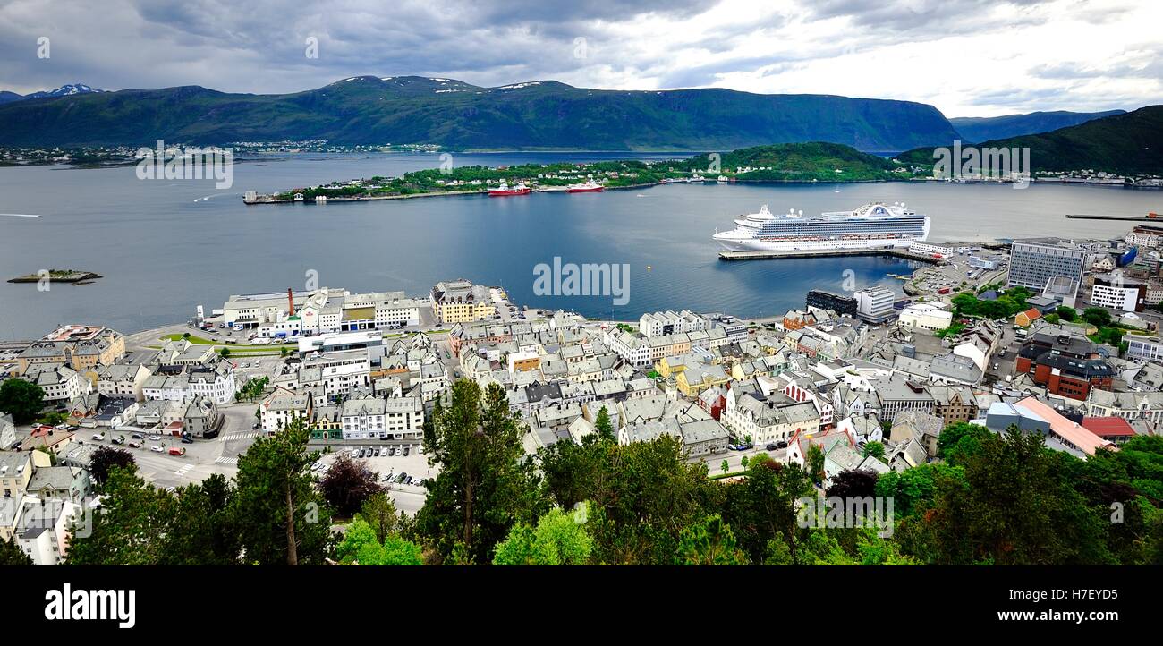 Emerald princess norway hi-res stock photography and images - Alamy