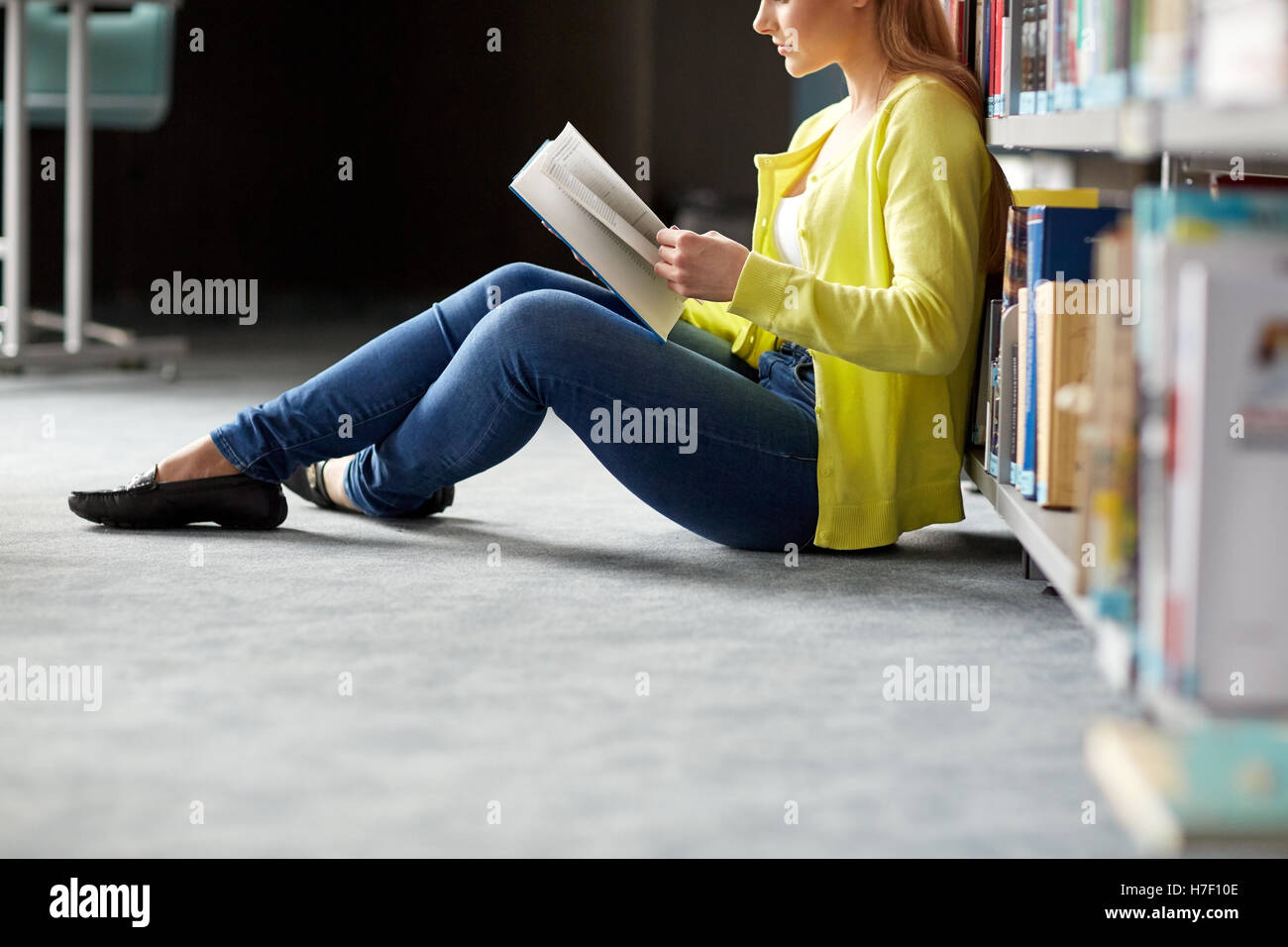 high school student girl reading book at library Stock Photo - Alamy
