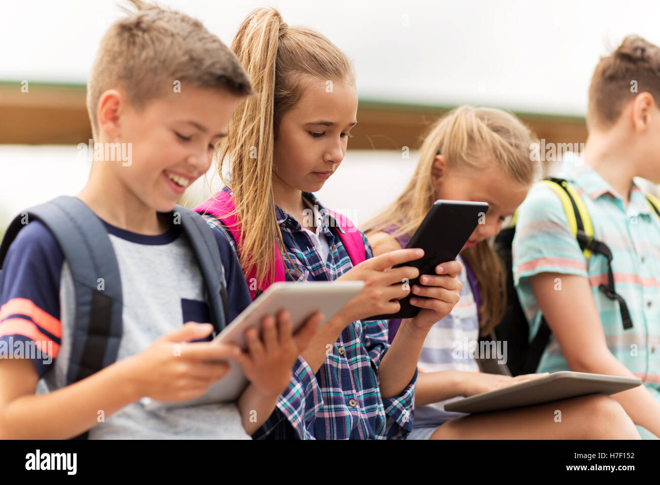 group of happy elementary school students talking Stock Photo - Alamy
