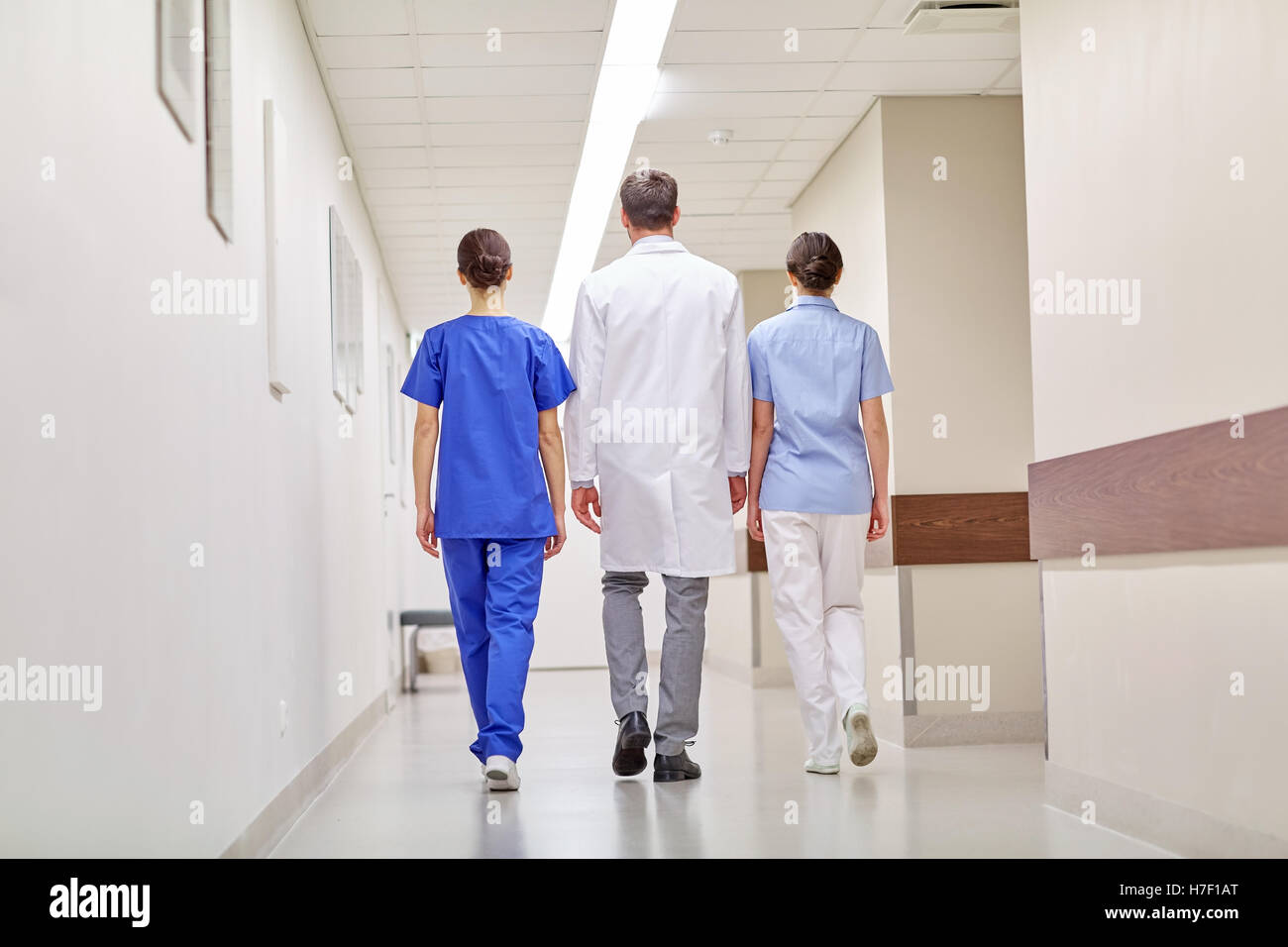group of medics or doctors walking along hospital Stock Photo - Alamy