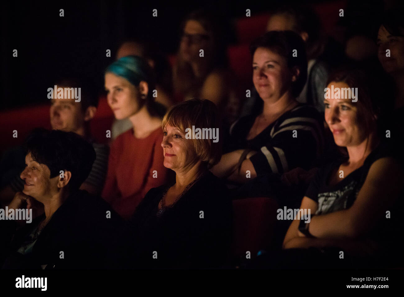 Dance performance theatre audience hi-res stock photography and images ...