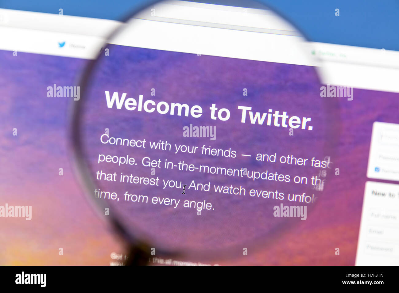 Twitter social hi-res stock photography and images - Alamy