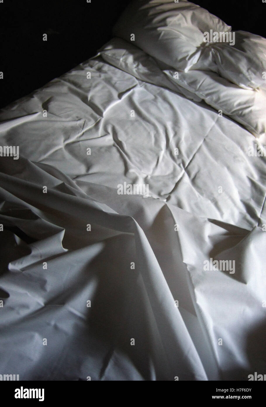 Empty bed hi-res stock photography and images - Alamy