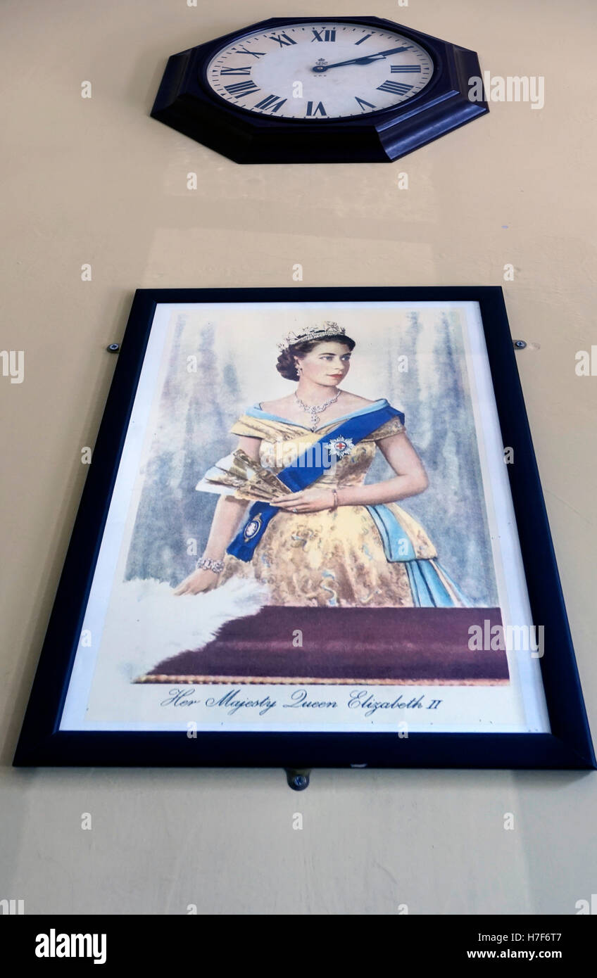 queen elizabeth II with station clock Stock Photo - Alamy