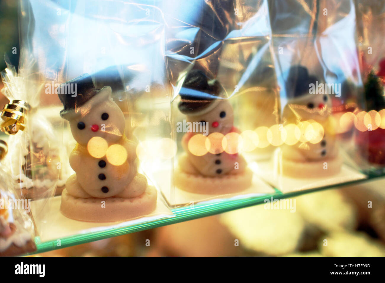 Display shelf hi-res stock photography and images - Alamy