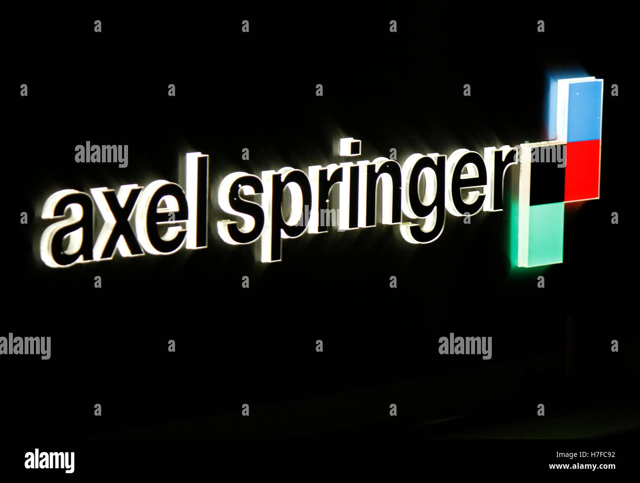 Springer logo hi-res stock photography and images - Alamy