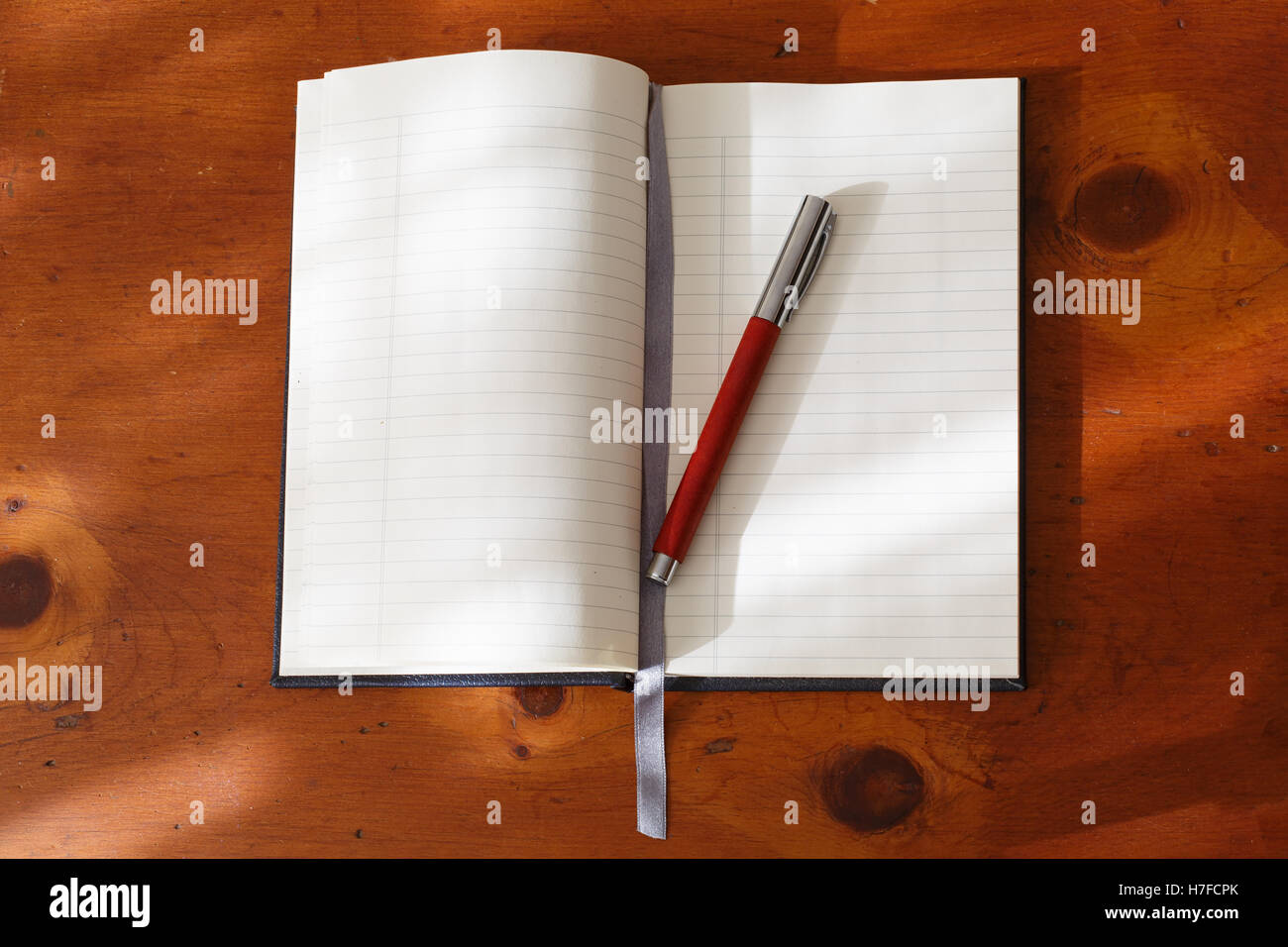 Blank notebook fountain pen hi-res stock photography and images - Alamy