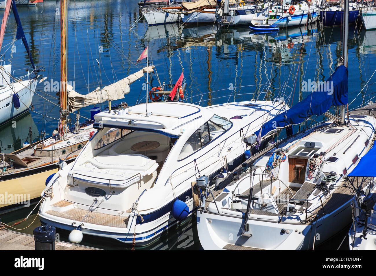 Marina yacht dock deck horizontal hi-res stock photography and images ...