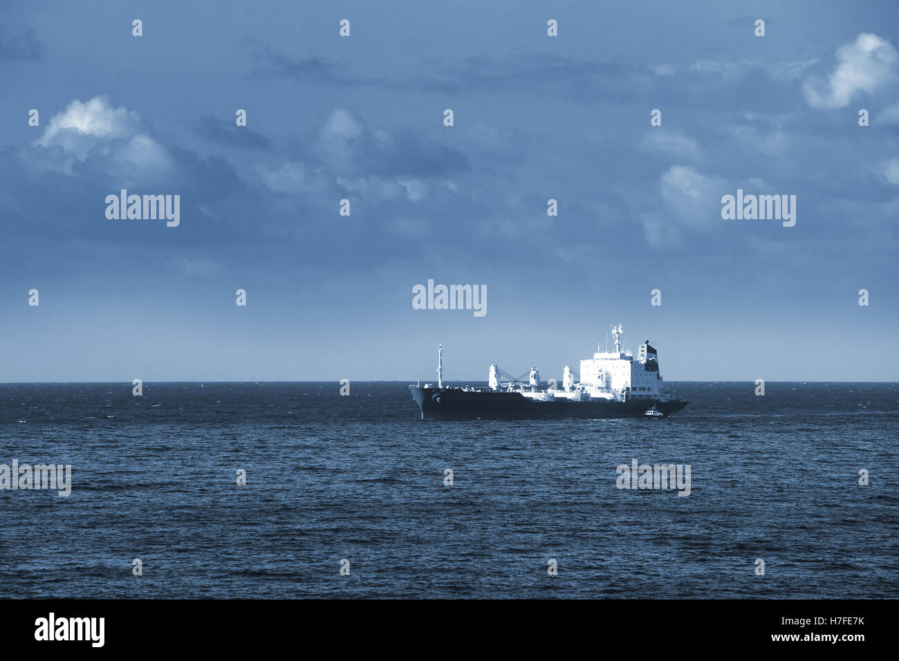 Dark blue cargo ship hi-res stock photography and images - Alamy