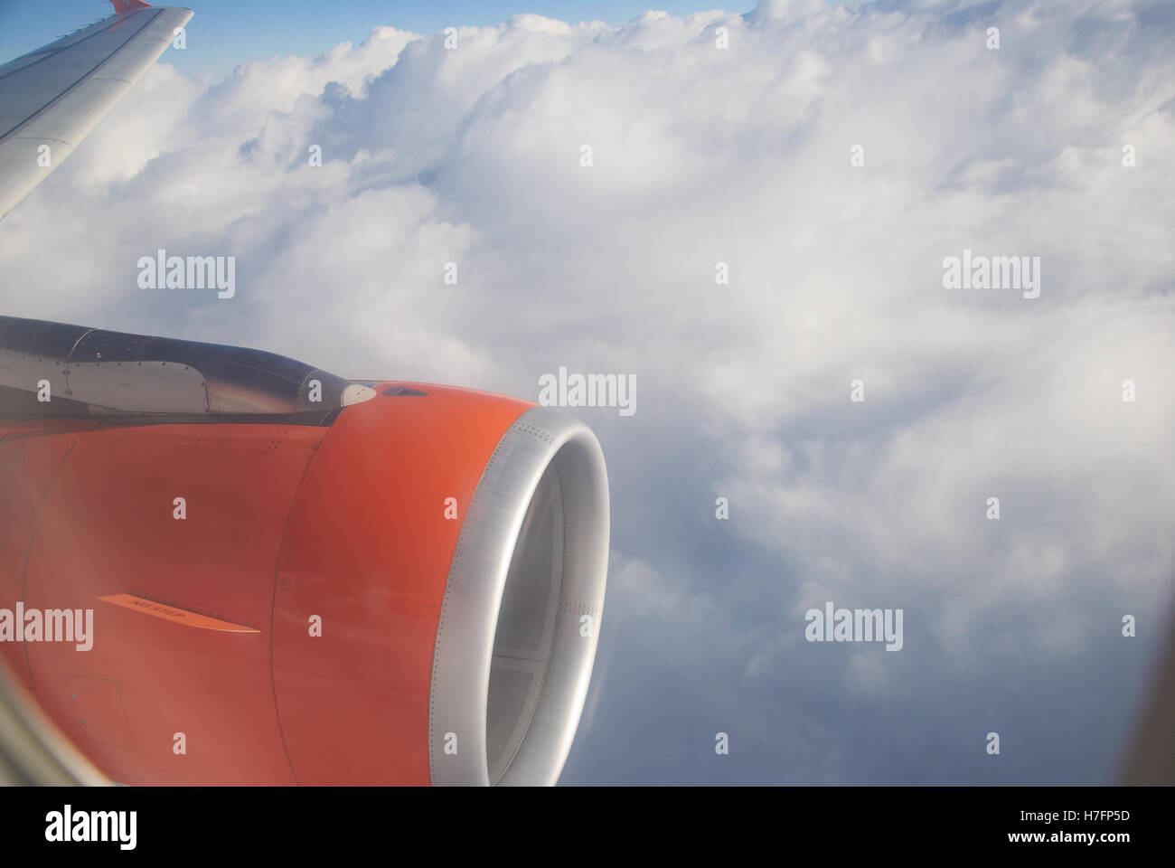 Easy jet aircraft in flight hi-res stock photography and images - Alamy